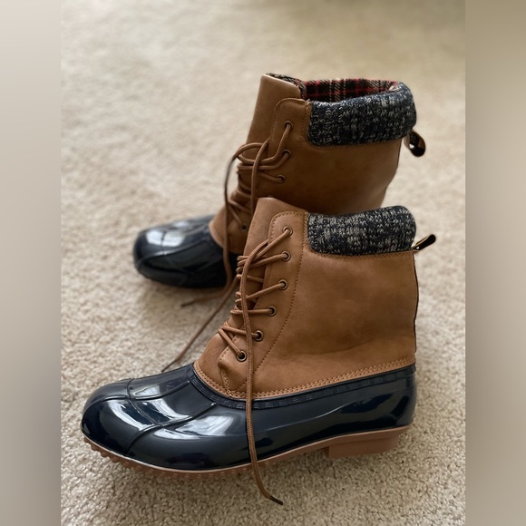JustFab | Shoes | Just Fab Womens Size 2 Duck Boots | Poshmark